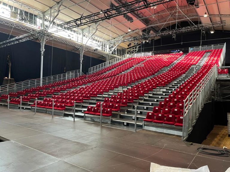 Location de gradin de 100 places à 1000 places, sur mesure